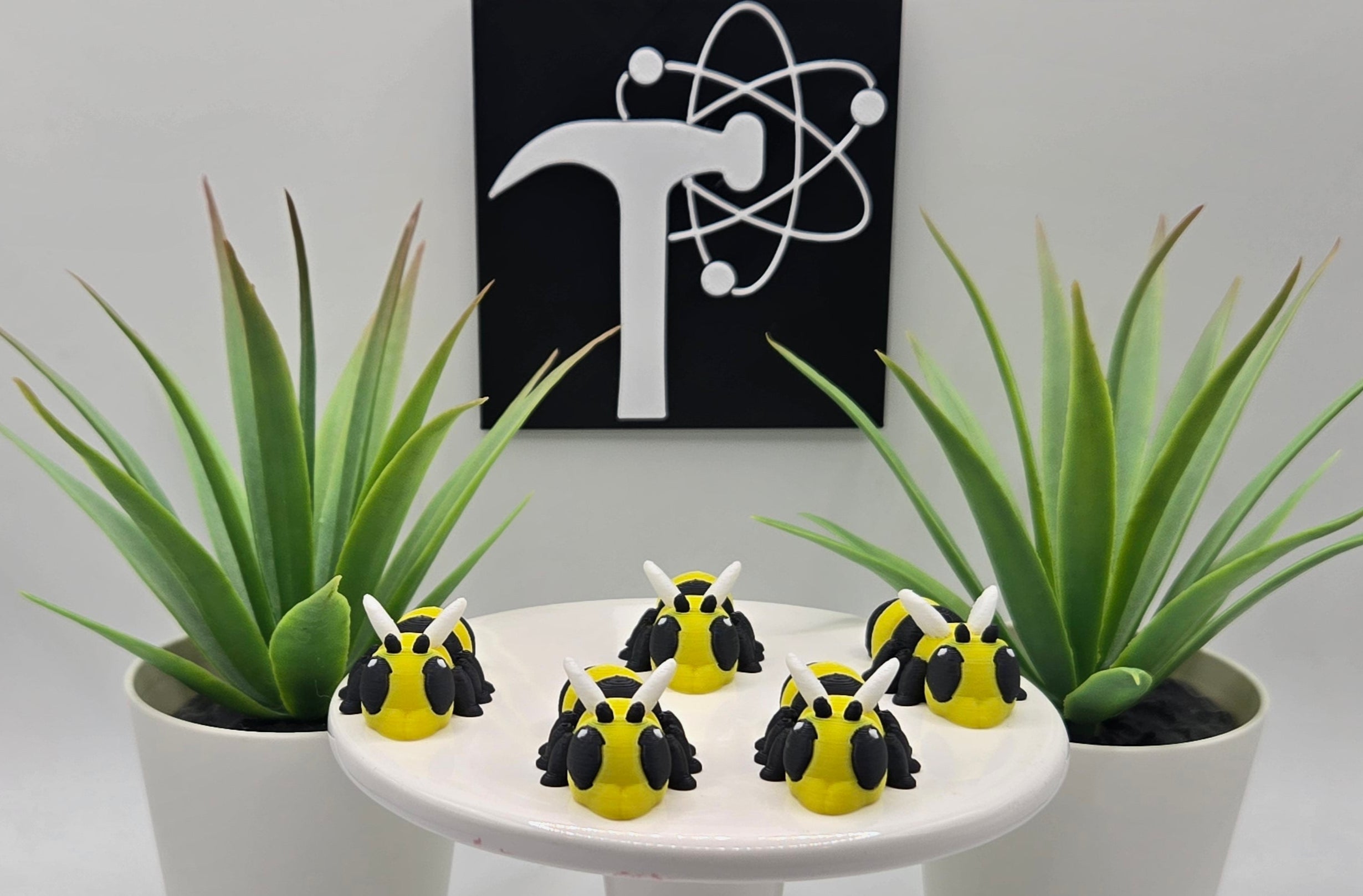 Hornet Fidget Animal – Crafticist